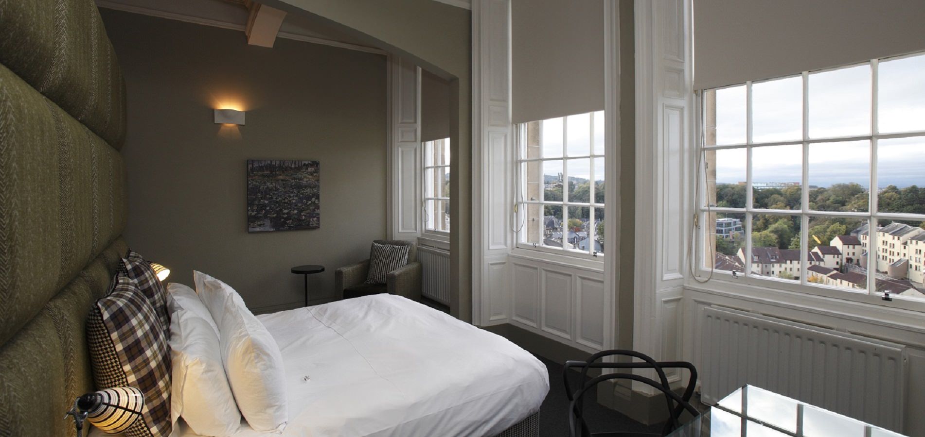 Top 10 Best Places To Stay in Edinburgh